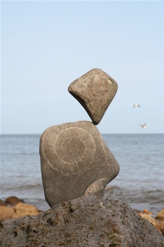 The Impossible Stone Balancing Art of Adrian Gray | Amusing Planet